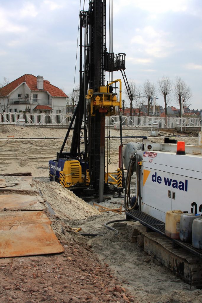 Vibration-free double soil-displacement screw piles - De Waal Solid Foundations