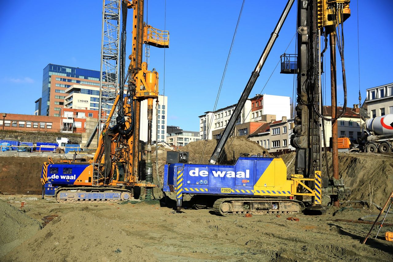 Vibration-free double soil-displacement screw piles - De Waal Solid ...